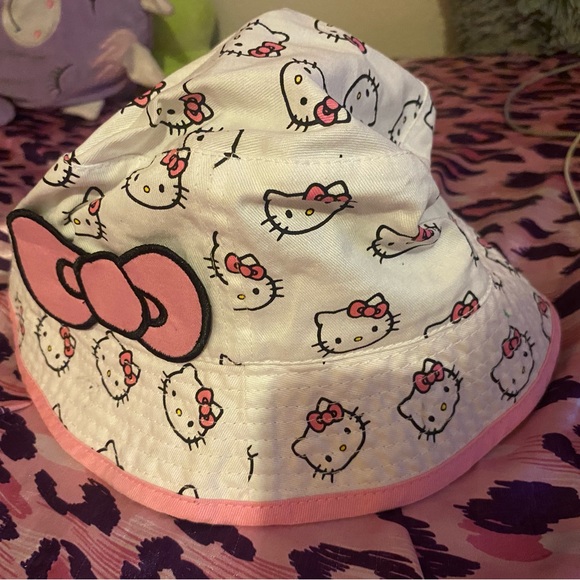 Hot Topic | Accessories | Hello Kitty Bucket Hat | Poshmark